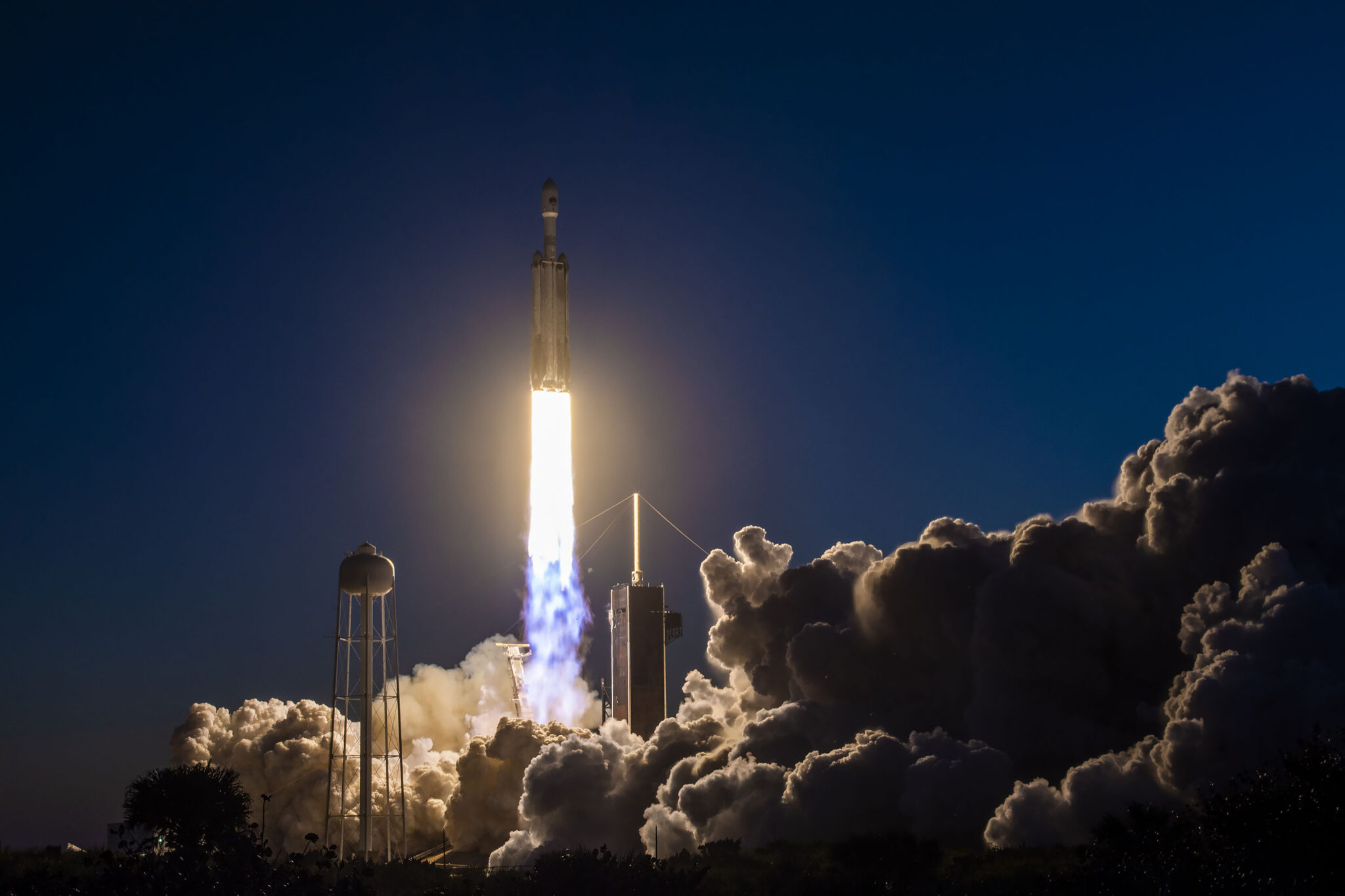 El Falcon Heavy de SpaceX completa misión para EE.UU.